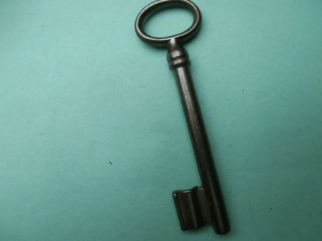 ALTE SCHLÜSSEL - großer alter Eisenschlüssel - Bartschlüssel für Türschloss EUR 3,80 - PicClick DE