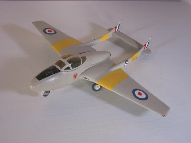 DE HAVILLAND VAMPIRE - 1/72 scale, built & finished kit EUR 7,43 ...
