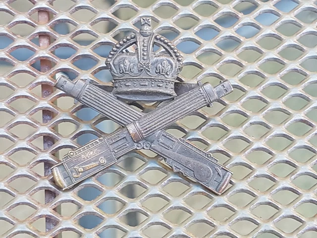 A WW1 BRITISH Army Machine Gun Corps Cap Badge With 2 Bladed £30.00 ...