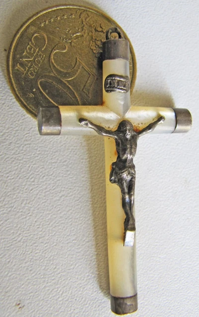 PETIT CRUCIFIX, ANCIEN, en nacre et argent, pour chapelet. EUR 12,99 ...
