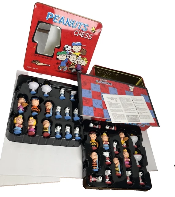 PEANUTS GANG CHESS Set - Charlie Snoopy Red Tin 32 Pieces Complete ...
