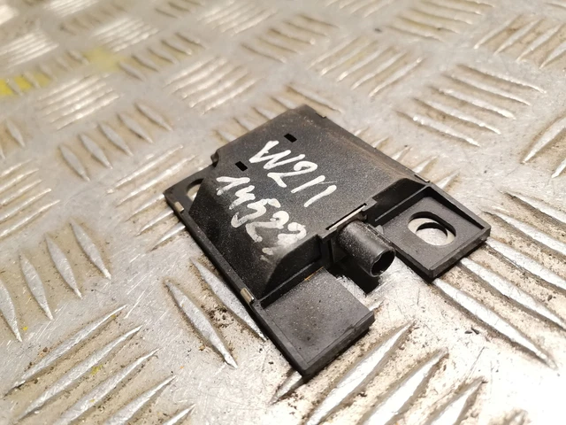 MERCEDES-BENZ E W211 Bootlid Antenna Amplifier 2118203375 EUR 16,78 ...