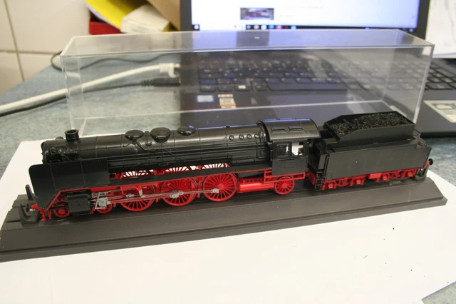 REVELL HO H0 DAMPFLOK BR 01 STANDMODELL in VITRINE EG2/36 EUR 22,90 ...