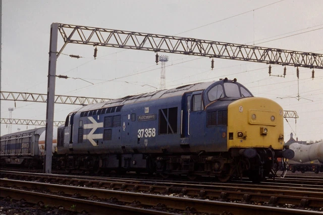 ORIGINAL 35MM COLOUR slide of Class 37 Diesel Locomotive 37 358 £1.75 ...