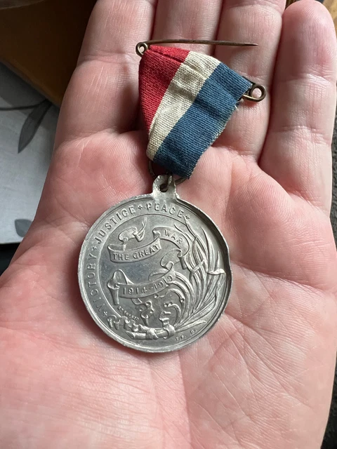 WW1 GREAT WAR Victory Peace Justice Medal antique with original ribbon ...