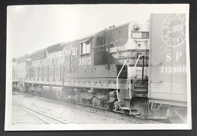 PHOTO VINTAGE SOUTHERN Pacific SP 3903 DRS SD9 locomotive train chemin ...