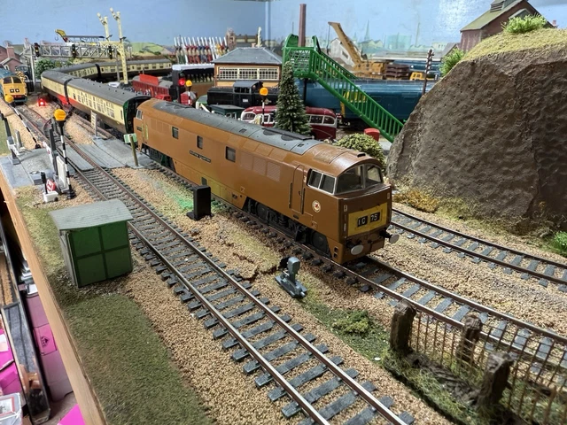 LIMA 205126 BR CLASS 52 DIESEL LOCO D1015 WESTERN CHAMPION & 4xGWR ...