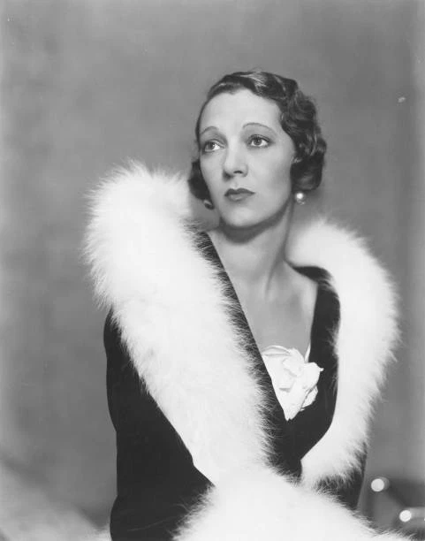 ENGLISH ACTRESS GERTRUDE Lawrence Wearing A Fur Boa 1930 Old Photo EUR ...