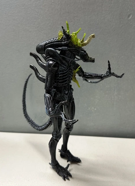 NECA ALIENS SERIES Xenomorph Warrior Battle Damaged Action Figure ...