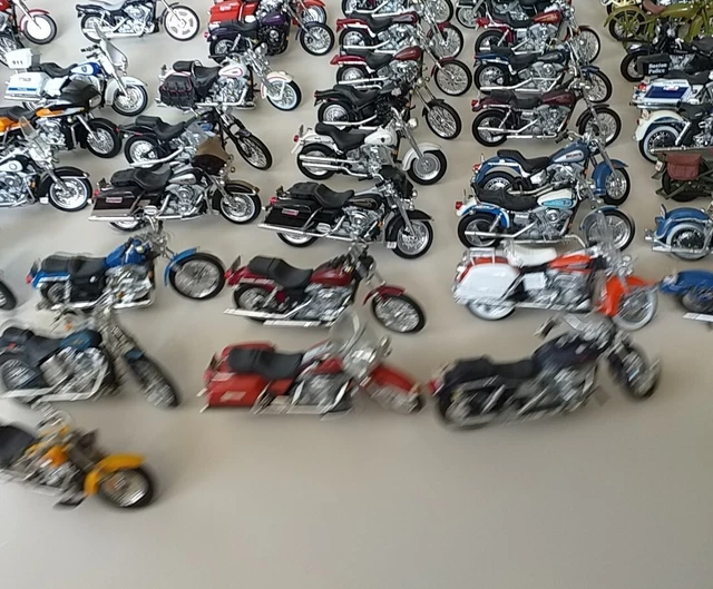 COLLECTION (( HACHETTE )) moto miniature harley davidson 1/18em EUR 270 ...