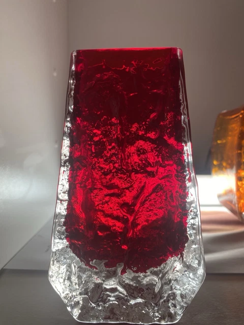 WHITEFRIARS RUBY RED Textured Coffin Vase by Geoffrey Baxter Perfect £ ...