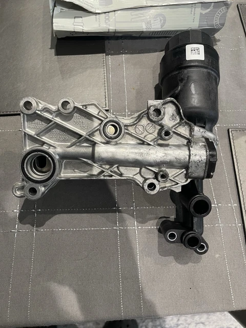 GENUINE MERCEDES-BENZ ENGINE Oil Filter Housing Cooler OM651 ...