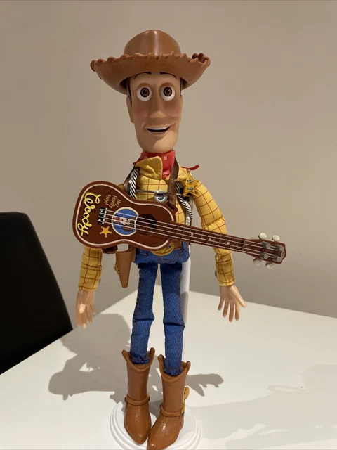 FIGURA HASBRO TOY Story Talking Woody Pull String Play chitarra. A+Cond ...