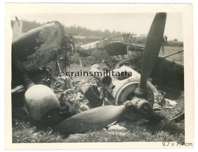 ORIG. FOTO MESSERSCHMITT Bf 109 Flugzeug Wrack an Flugplatz MÜHLDORF ...