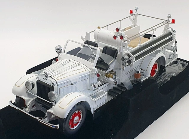 ROAD SIGNATURE 1/24 Scale 20098 - 1935 Mack Type 75BX - White EUR 149 ...