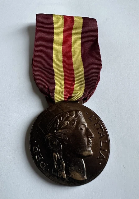 MÉDAILLE ITALIENNE DE Mérite Pour Les Volontaires Campagne D'Espagne 1936-1939 EUR 59,00 ...
