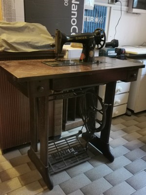 MACCHINA DA CUCIRE singer 15m88 - con manuale EUR 299,00 - PicClick IT
