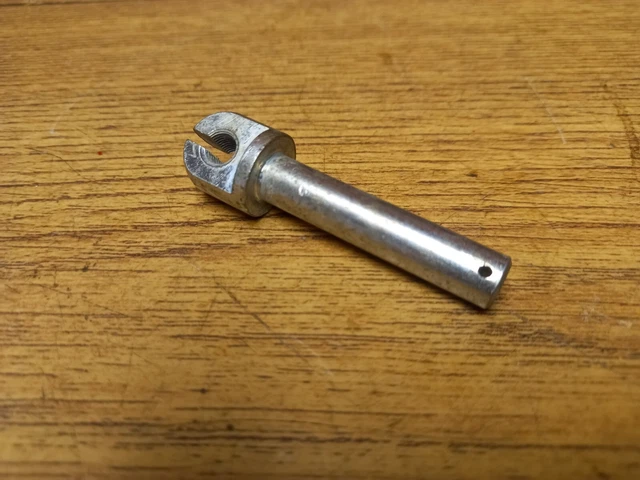 TRIUMPH T160 TRIDENT Carburetter Throttle Cable Abutment Pivot - 71 ...