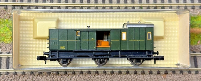 FLEISCHMANN 8695 SPUR N Gepäckwagen der SNCF 3-achsig TOP OVP EUR 9,99 ...
