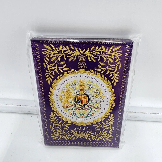 ROYAL COLLECTION TRUST Queen Elizabeth Platinum Jubilee Magnet Crest ...