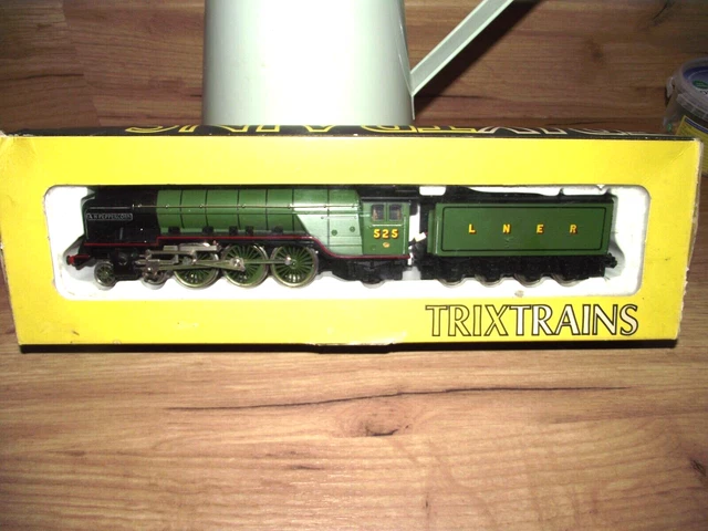 TRIX 1186 OO Gauge 4-6-2 LNER A2 Class A H Peppercorn Apple Green 525 £ ...