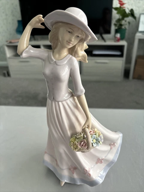 THE LEONARDO COLLECTION - Girl Holding Flower Basket £22.00 - PicClick UK