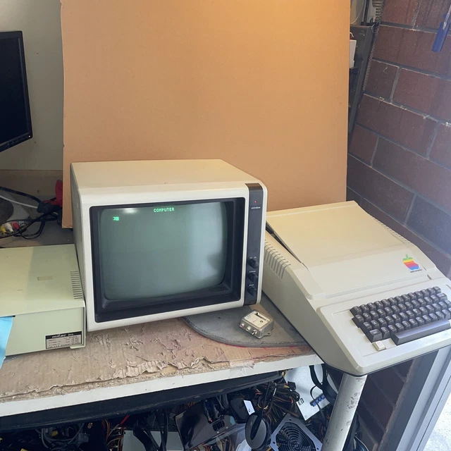 VINTAGE APPLE COMPUTER clone (very rare) with Floppy drive, Joy stick ...