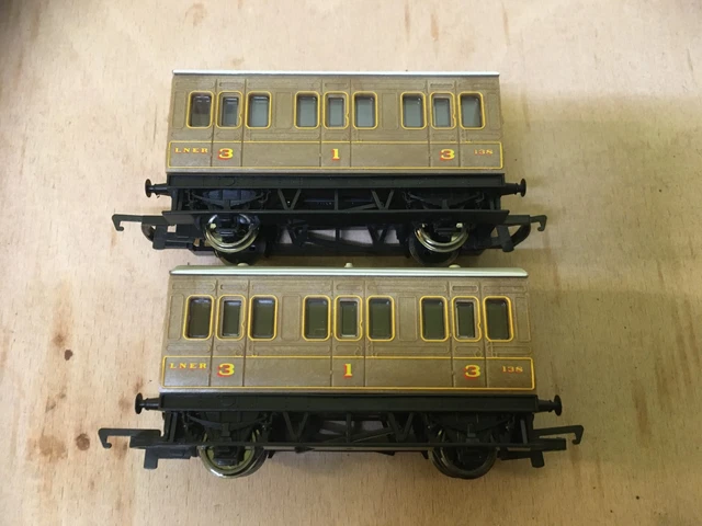 LOT..448F...OO GAUGE HORNBY LNER 4-WHEEL COACHES..X...2 ...