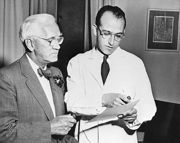 ALEXANDER FLEMING WITH Jonas Salk - Pittsburgh, PA- At the Uni - 1953 ...