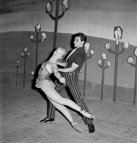FRENCH BALLET DANCER & Ballerina Claude Bessy 1950s 13 Old Photo EUR 5 ...