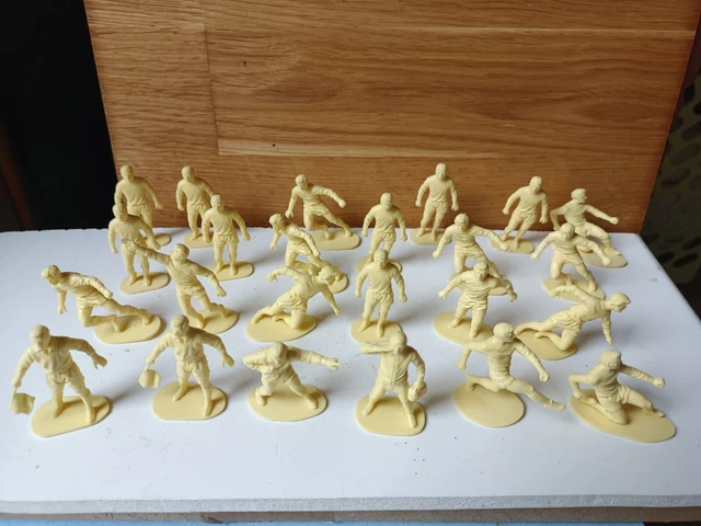 24 FIGURINES JOUEURS De Football Matchbox Atlantic Airfix 1/32 EUR 14 ...