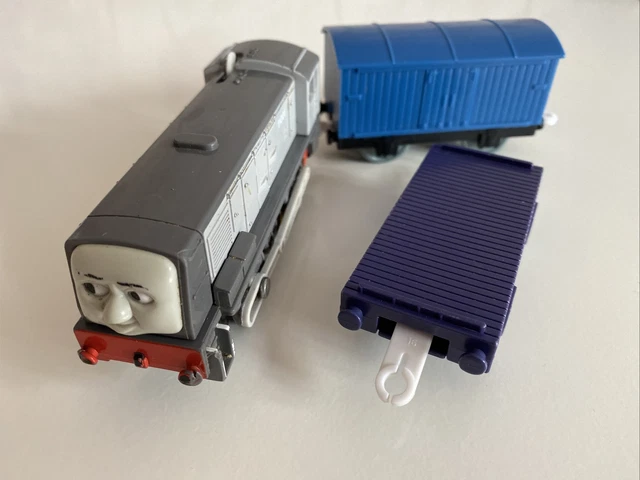 TOMY TRACKMASTER THOMAS The Tank Engine Battery Train Dennis The Diesel ...