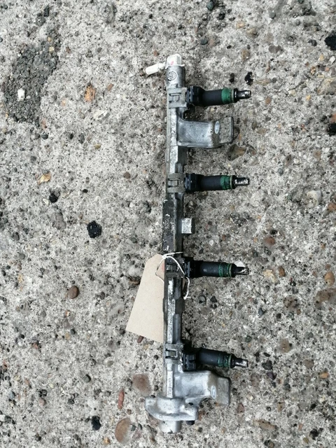 FORD FOCUS MK2 Injector fuel Rail And 4 x Injectors 98HF-BB £24.99 ...