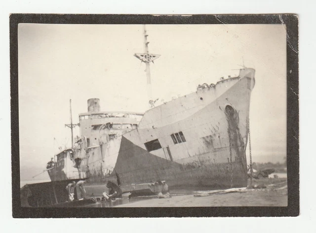WWII SNAPSHOT PHOTO beached Japanese ship Myoko Maru, Malahang, New ...