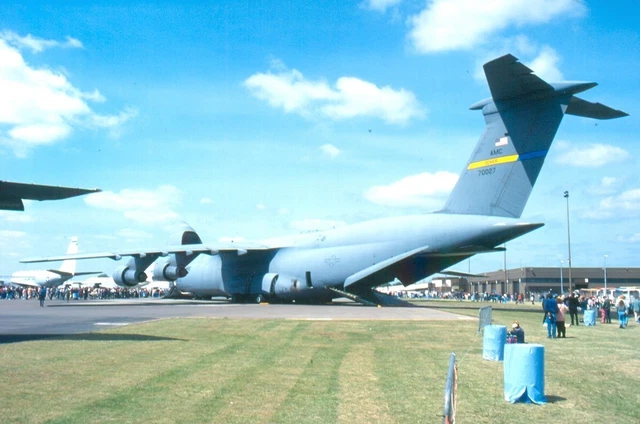 MILITARY AIRCRAFT COLOUR Slide Us Air Force C-5B At Mildenhall 87-0027 ...