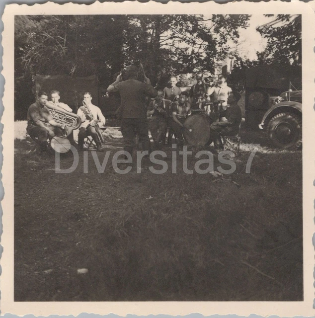 FOTO, CALAIS, &RUELLE& Im Garten vom Rüstungswerk Frankreich 1940 D/48 ...