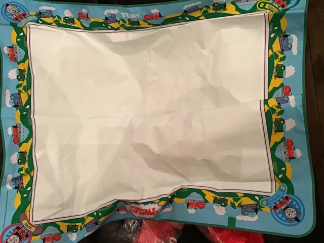 TOMY AQUADRAW THOMAS le tapis de jeu moteur de réservoir sans stylos à ...