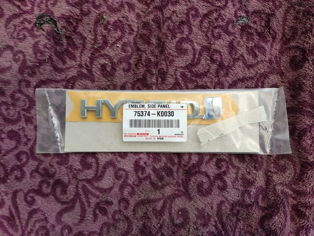 NEW GENUINE TOYOTA YARIS HYBRID RH BADGE EMBLEM WING FENDER 75374-k0030 ...