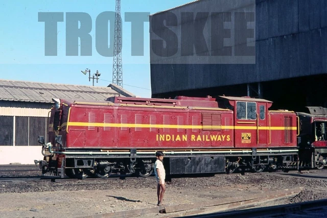 35MM SLIDE INDIA Indian Railways Diesel Loco ZDM 00170 Nagpur 1976 ...