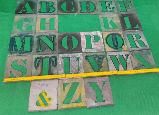 ANCIENS POCHOIRS GABARITS EN ZINC ALPHABET LETTRES . H 80mm IMCOMPLET ...