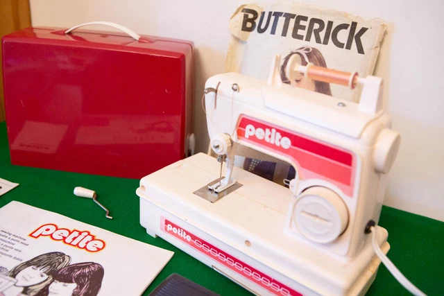 VINTAGE 1979 PETITE Lock Stitch Sewing Machine + Uncut Butterick Sewing ...