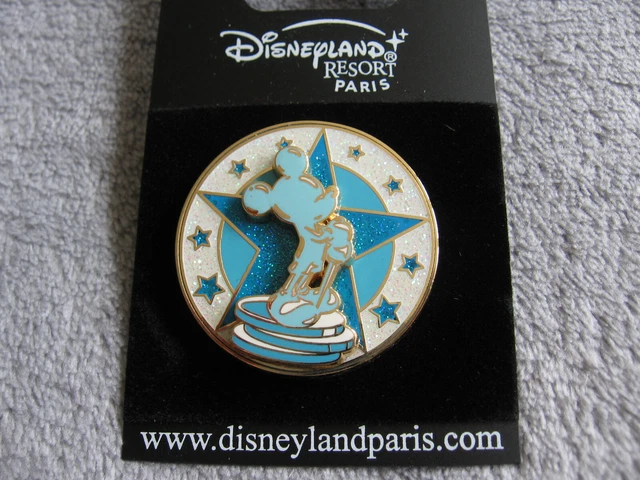 PIN'S DISNEY DLP Mickey Mouse Winner bleu Disneyland Resort Paris EUR 5 ...