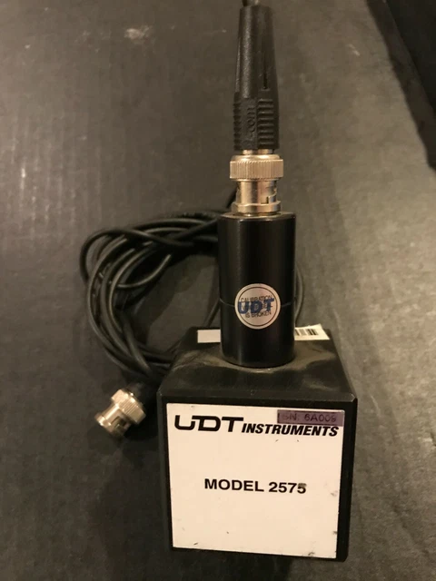 TÊTE DE CAPTEUR UDT INSTRUMENTS modèle 2575 avec adaptateur secteur EUR ...