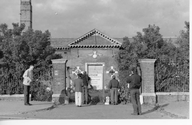 PHOTO 6X4 - RAF Building Motif above door Hendon 23.10.1993 £2.25 ...