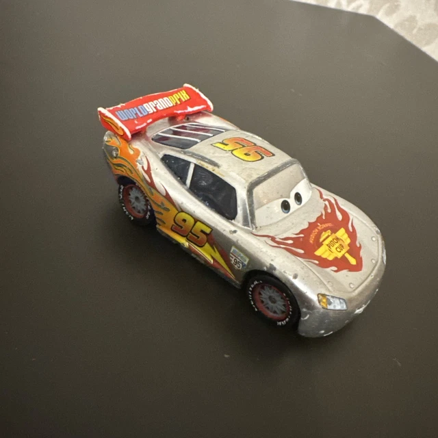 DISNEY PIXAR CARS Silver Racer Series Lightning Mcqueen With Metallic ...