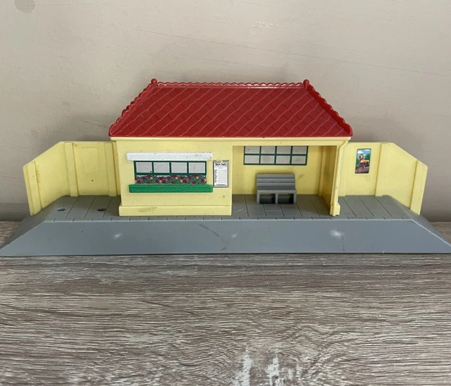 TOMY TRACKMASTER THOMAS The Tank Engine - Station / Platform £8.50 ...