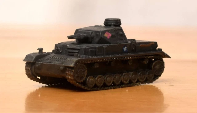 1/144 TV/OVA VERSION des "Girls und Panzer" Anglerfish Team IV Type D ...