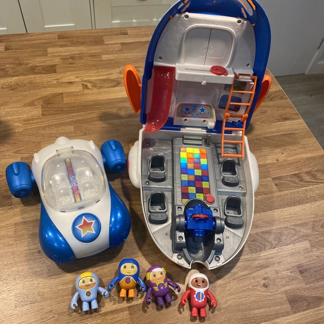 CBEEBIES GO JETTERS Jet Pad Headquarters Projector Working And Car £35. ...