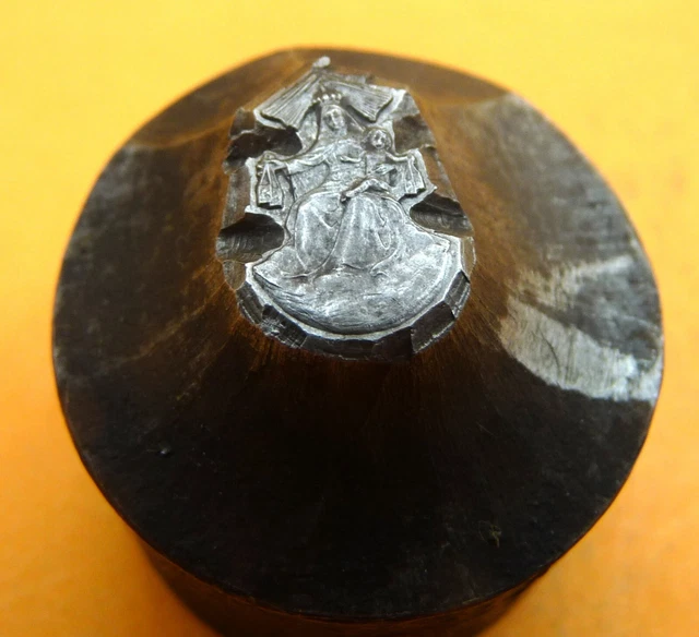 ANCIENNE MATRICE /POINÇON outil ( A2240 ) 215g La vierge et l'enfant ...