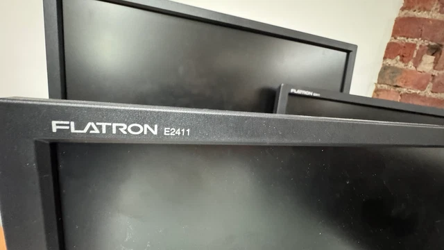 LG FLATRON E2411 24" Monitor + Screen Rotate - job lot, 3 available £25 ...